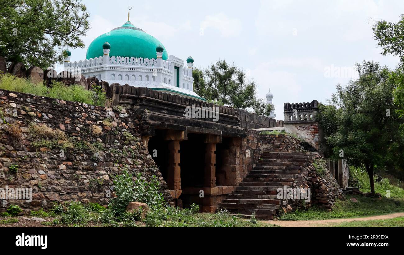 View of Ruin Fortress and Bismillah Sha Vali Dargah, Siddhavatam Fort ...
