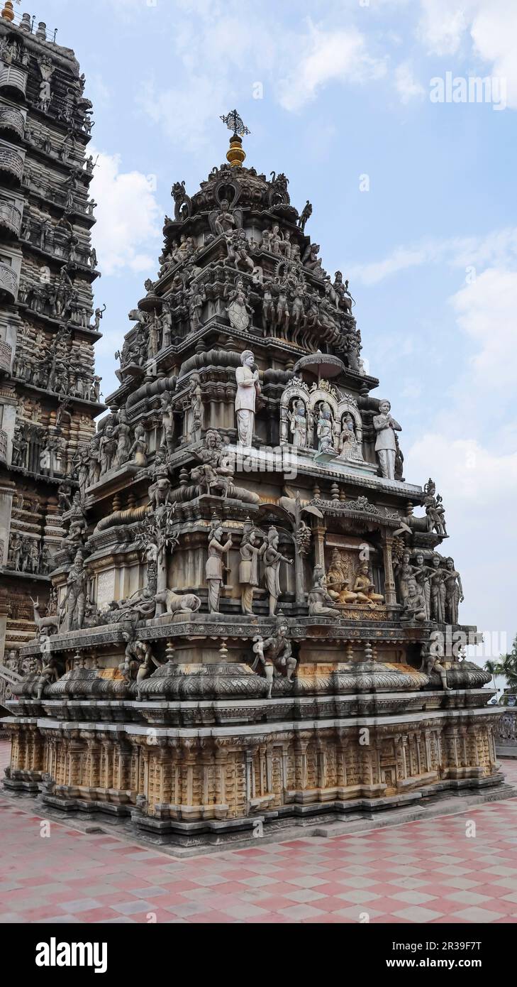 Sculptures of Hindu Gods and Dwarampudi Subbi Reddy and Rami Reddy ...