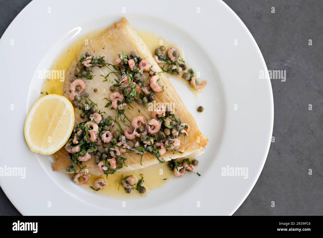 Skate wings brown butter capers hi-res stock photography and images - Alamy