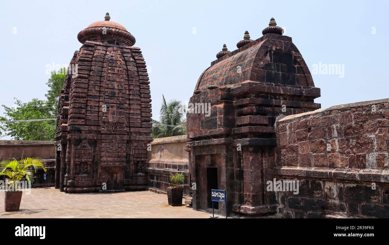 Small Temples in the Campus of Srimukhalingeswara Temple, Mukhlingam ...