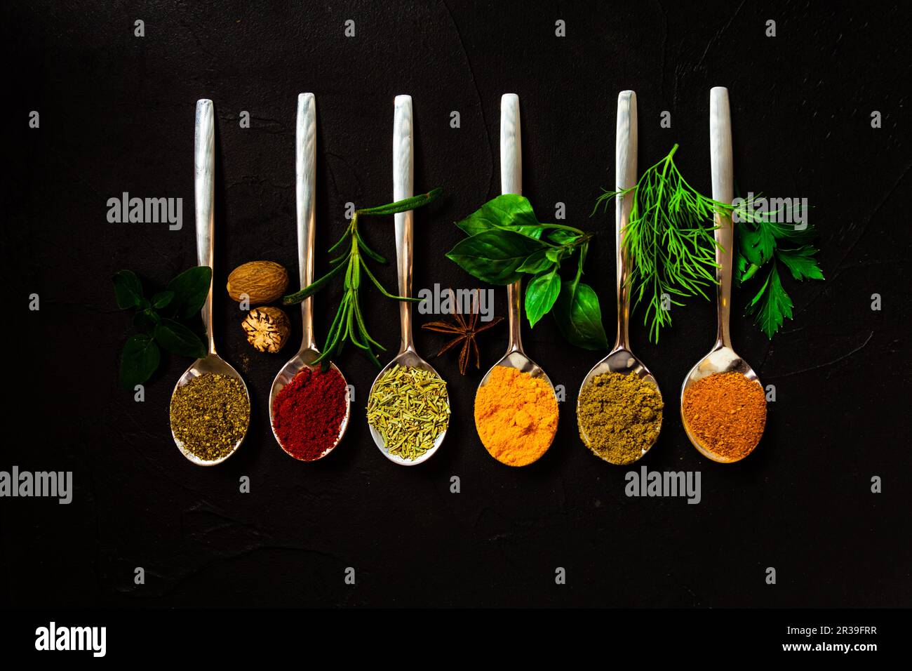 Aromatic spices on spoons hi-res stock photography and images - Alamy