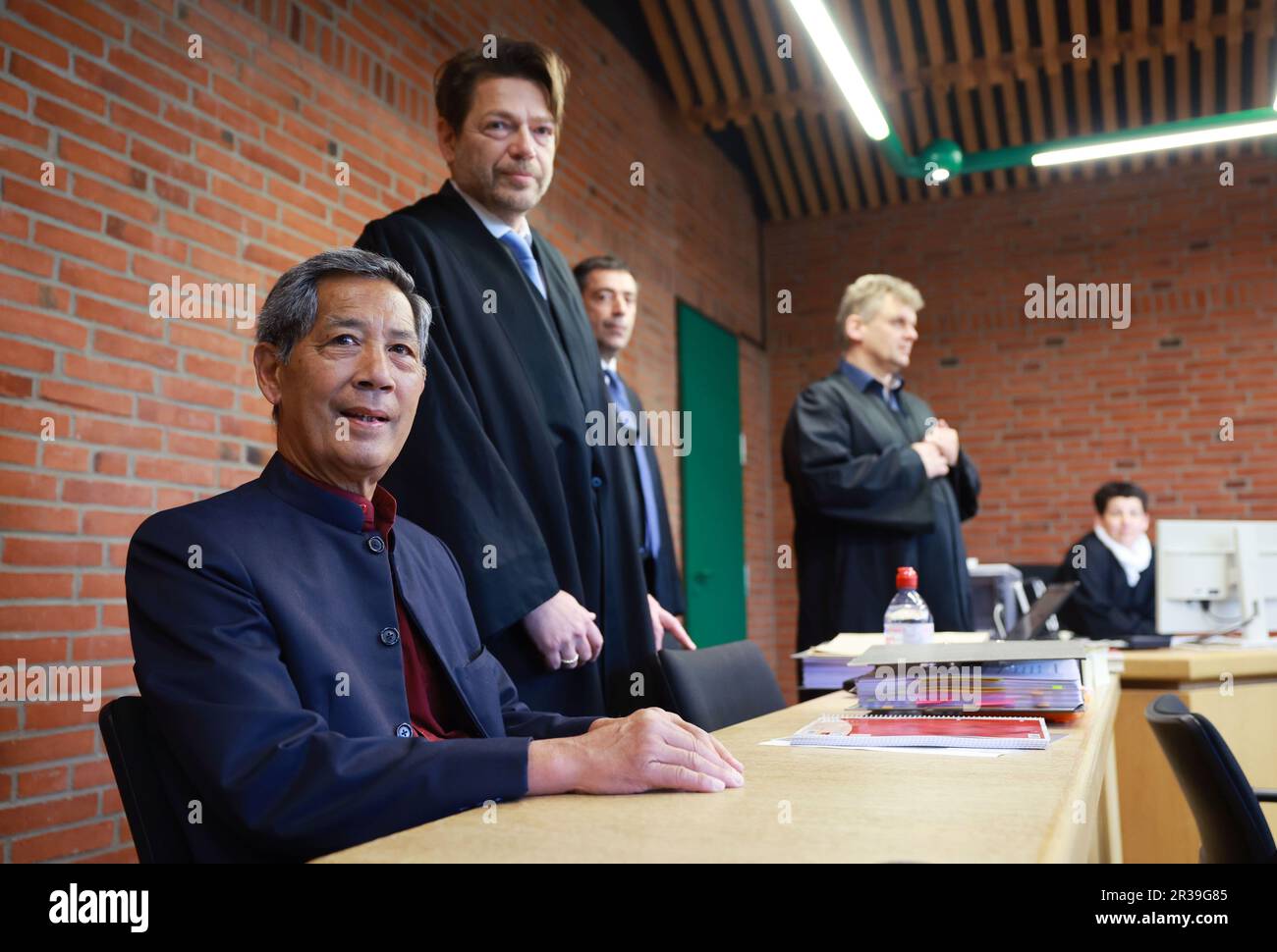 23 May 2023, Schleswig-Holstein, Plön: The defendant Sucharit Bhakdi (l ...