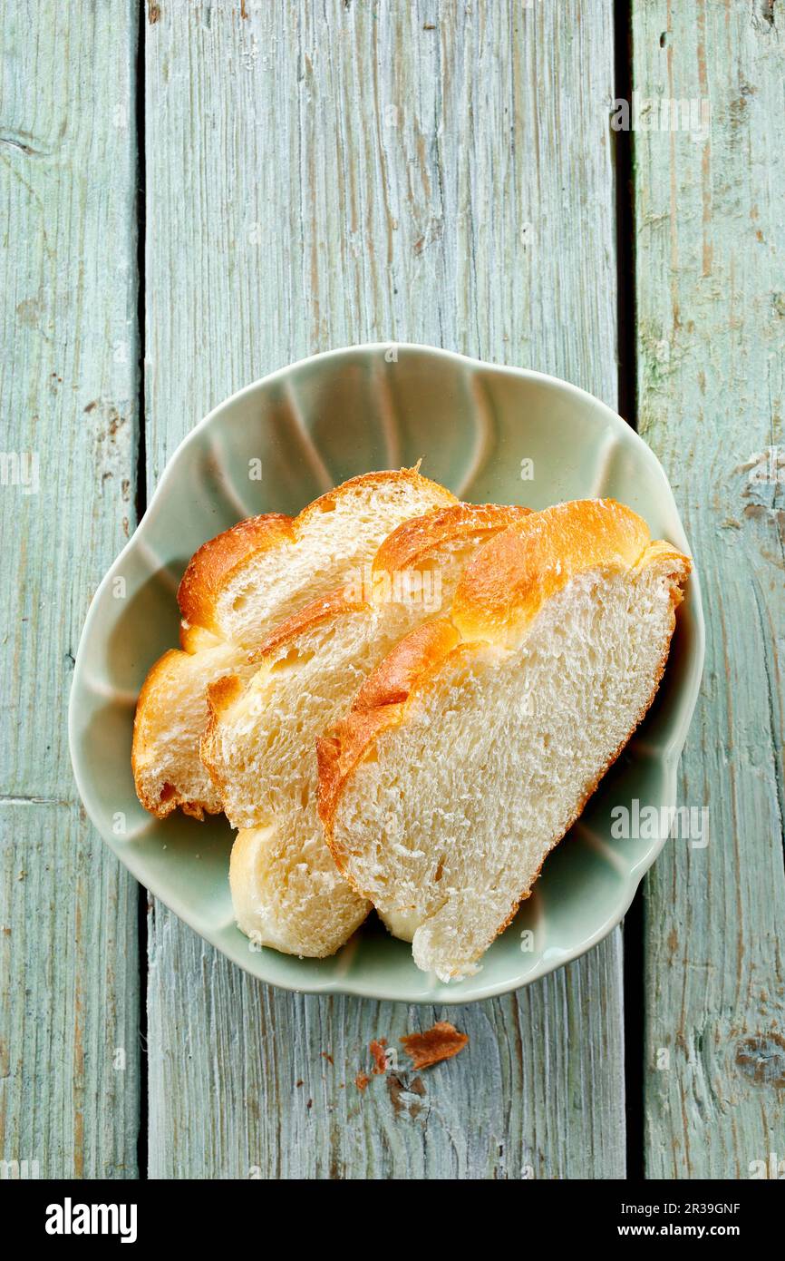 Slices of bread plait in a ceramic bowl Stock Photo - Alamy