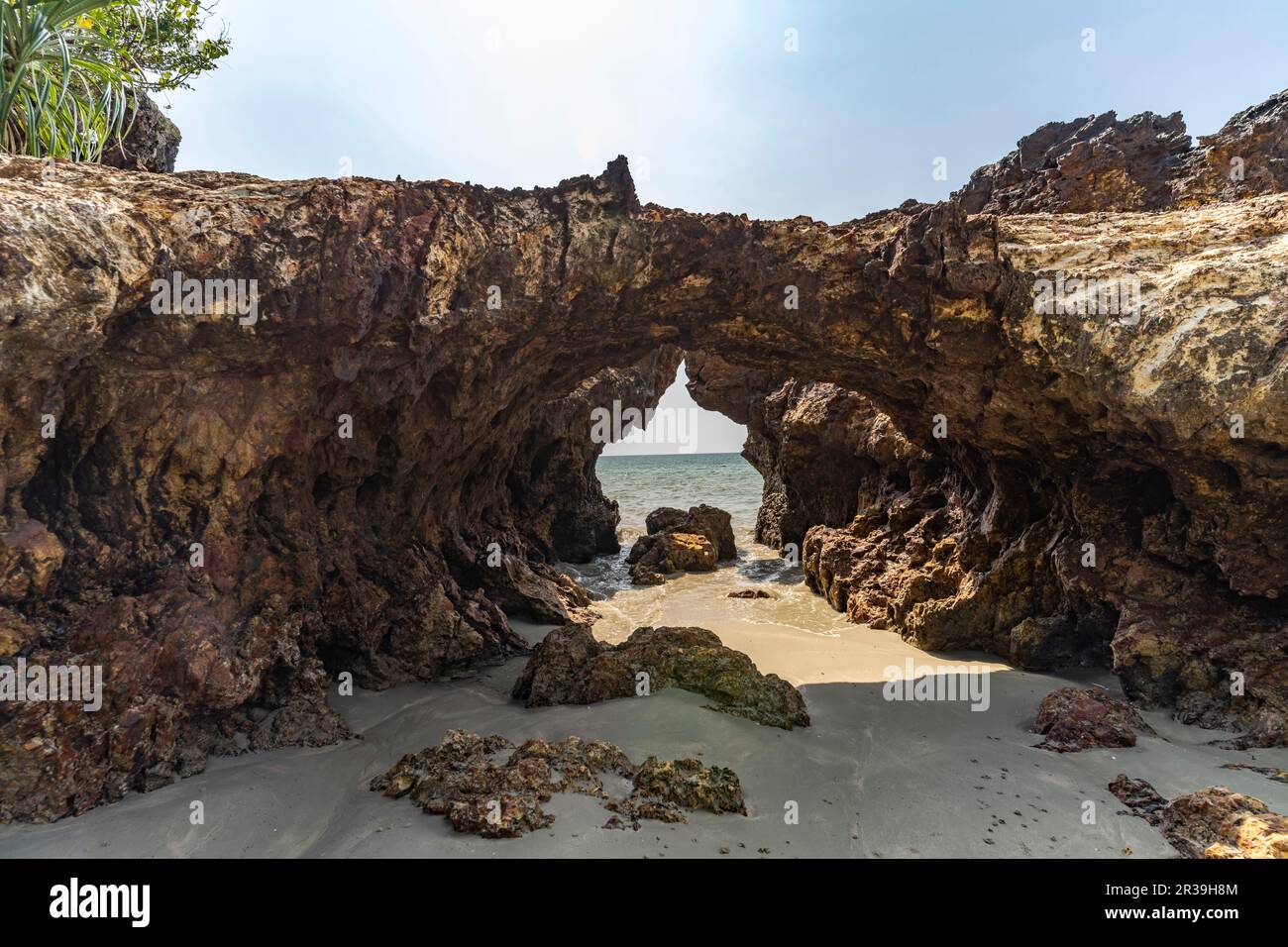 Stone Bridge auf der Insel Koh Libong in der Andamanensee, Thailand ...
