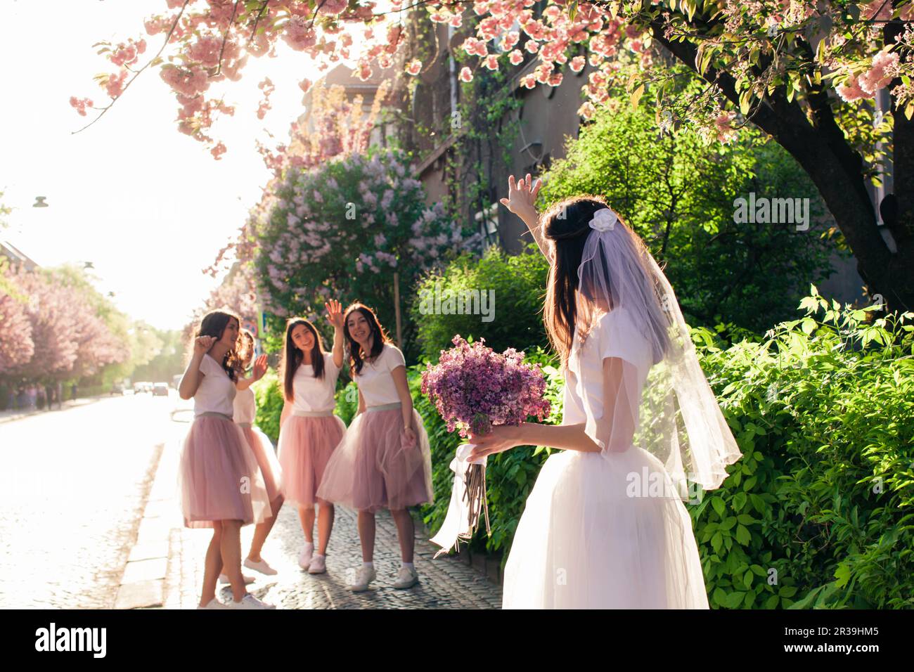 Happy bride says goodbye to girlfriends before wedding Stock Photo - Alamy