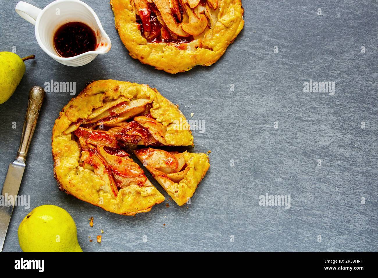 Pear gateau hi-res stock photography and images - Alamy