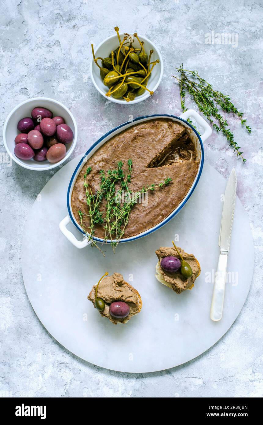 Ceramic bread stand from hi-res stock photography and images - Alamy