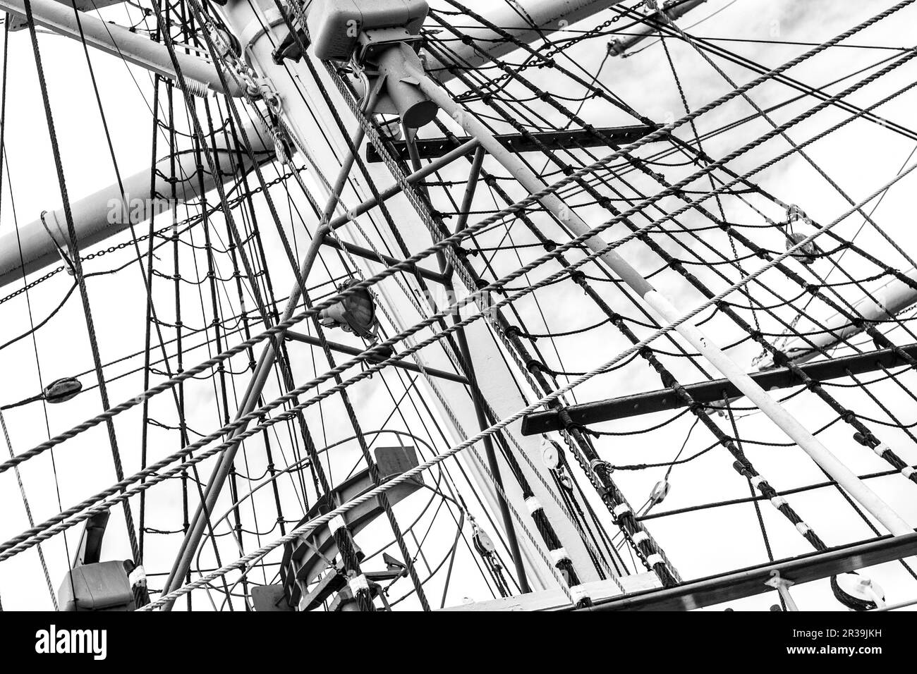 Old sailing ship mast hi-res stock photography and images - Alamy