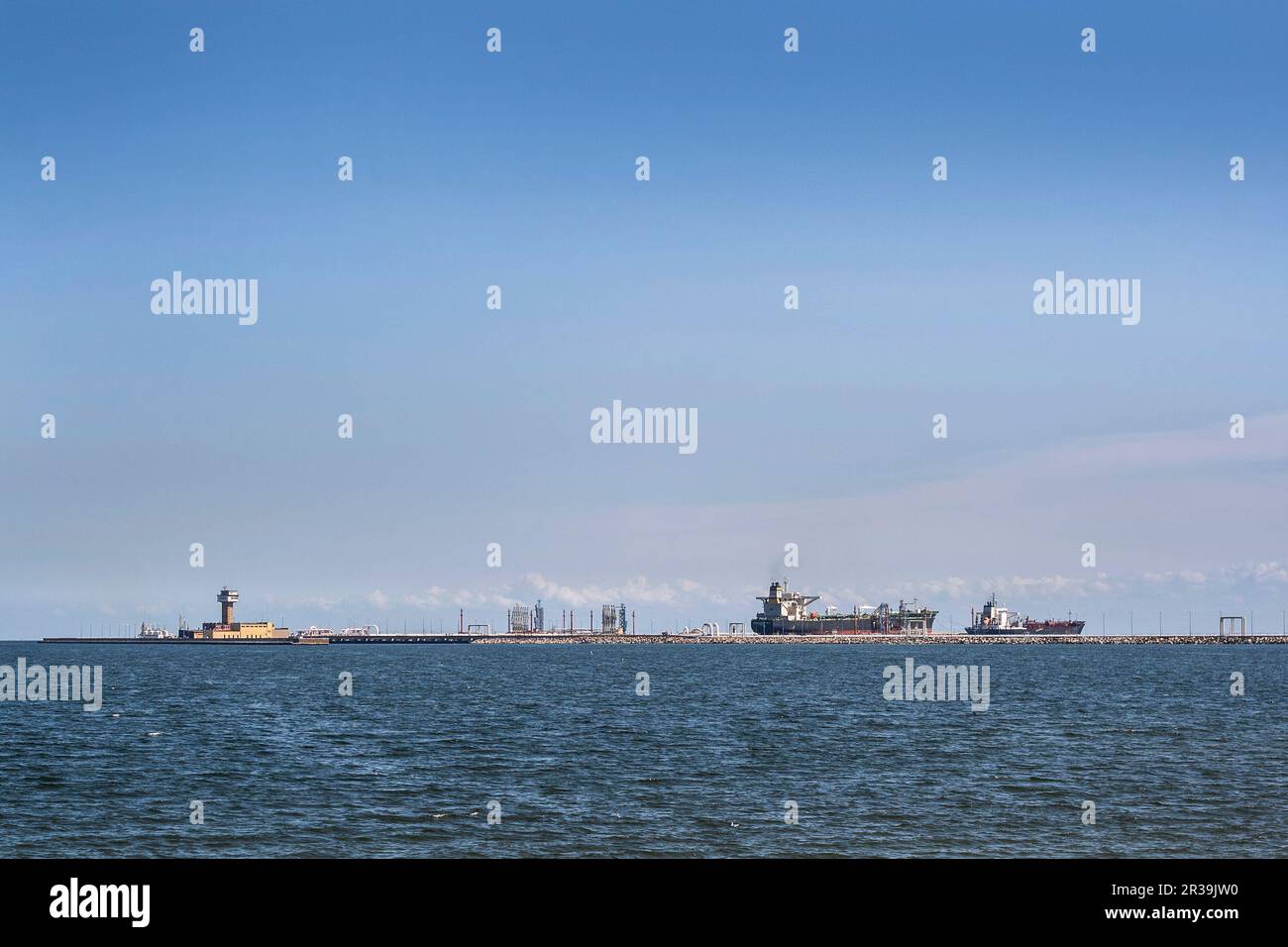 Petrochemical terminal hi-res stock photography and images - Alamy