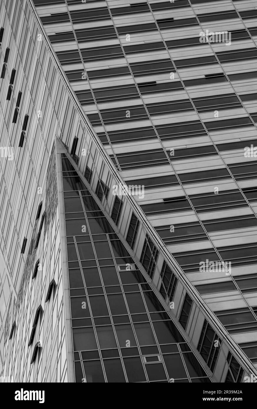 Buildings of modern architecture hi-res stock photography and images ...