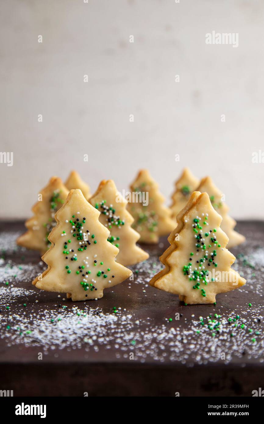 Christmas tree biscuits hi-res stock photography and images - Alamy
