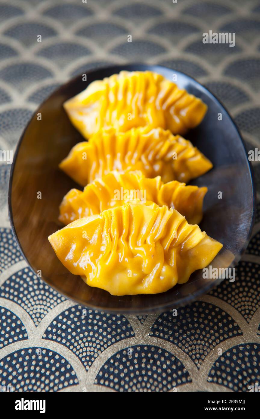 Dumpling dim sim hi-res stock photography and images - Alamy