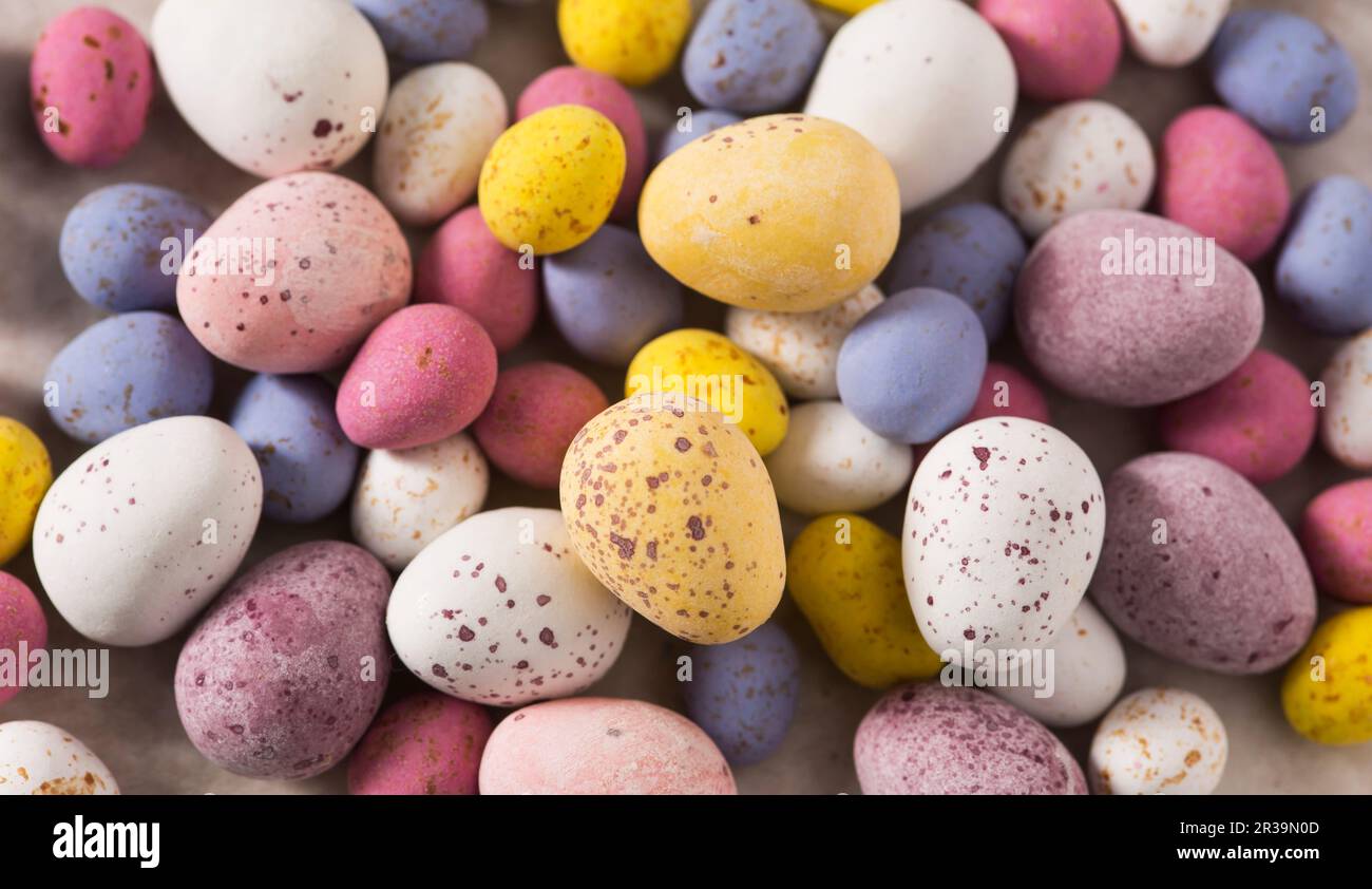 Assorted mini chocolate eggs hi-res stock photography and images - Alamy