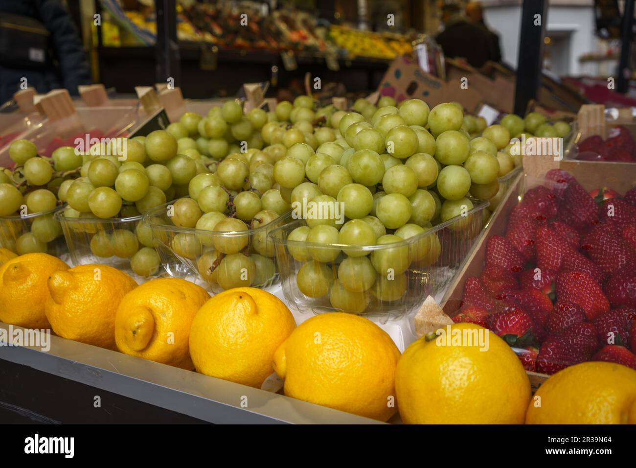 Grapes in boxes hi-res stock photography and images - Alamy