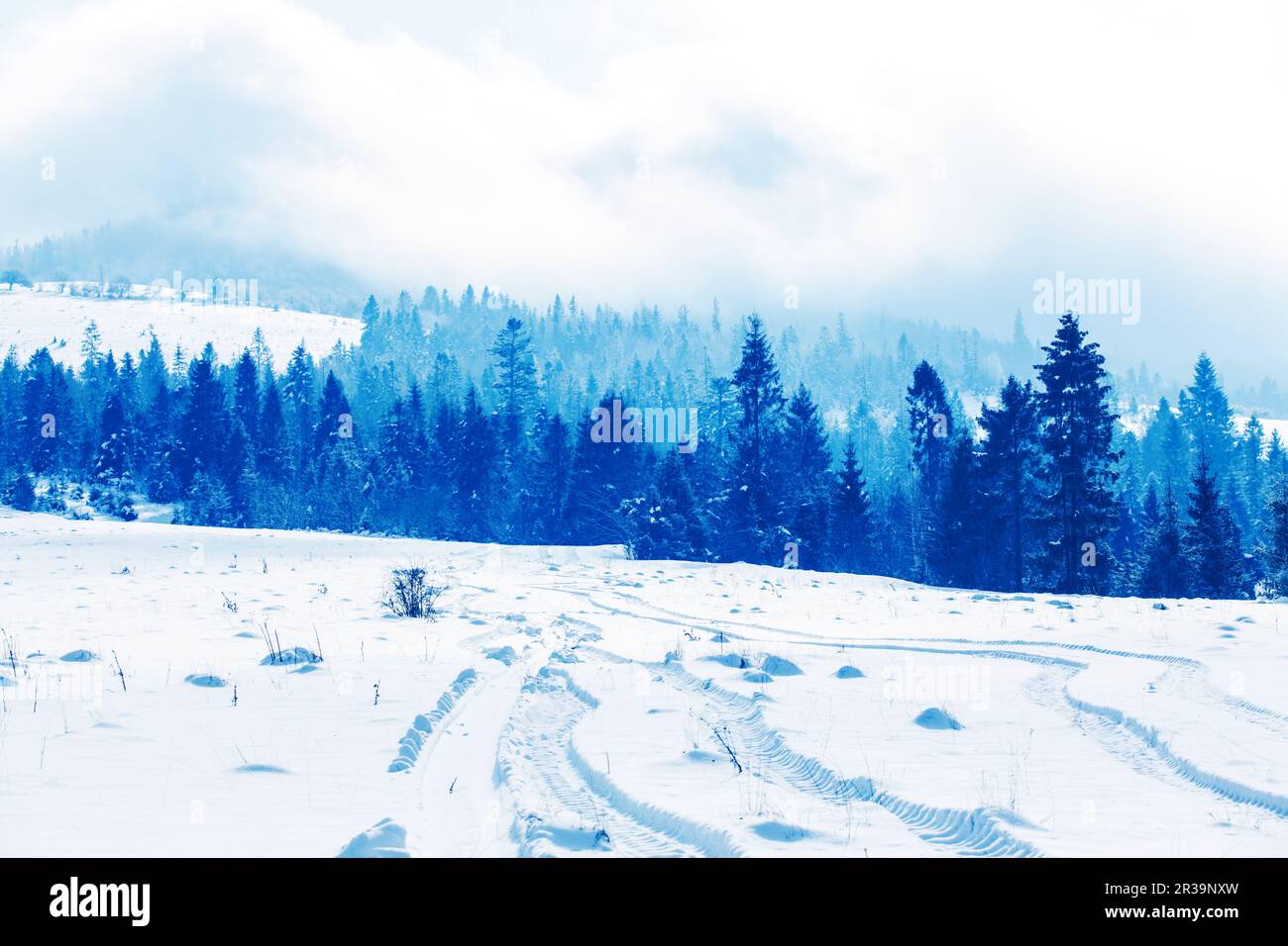 Beautiful view snowy slope hi-res stock photography and images - Alamy