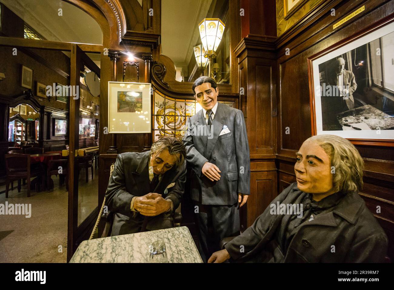 Figuras de Jorge Luis Borges, Carlos Gardel y Alfonsina Storni ,Café ...