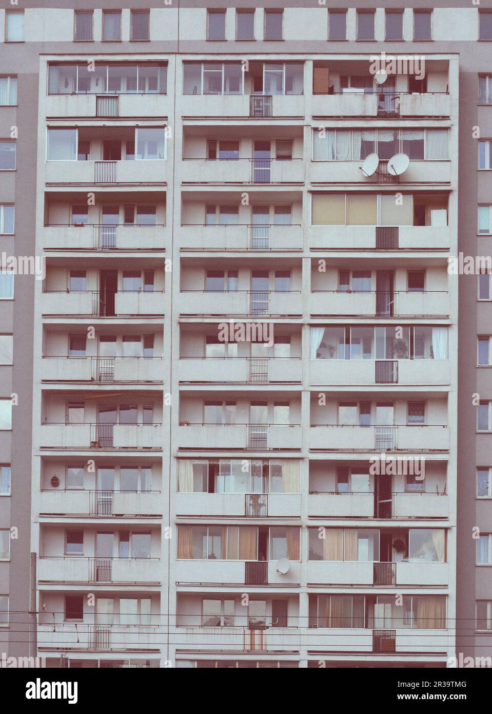 Tall block flats hi-res stock photography and images - Alamy