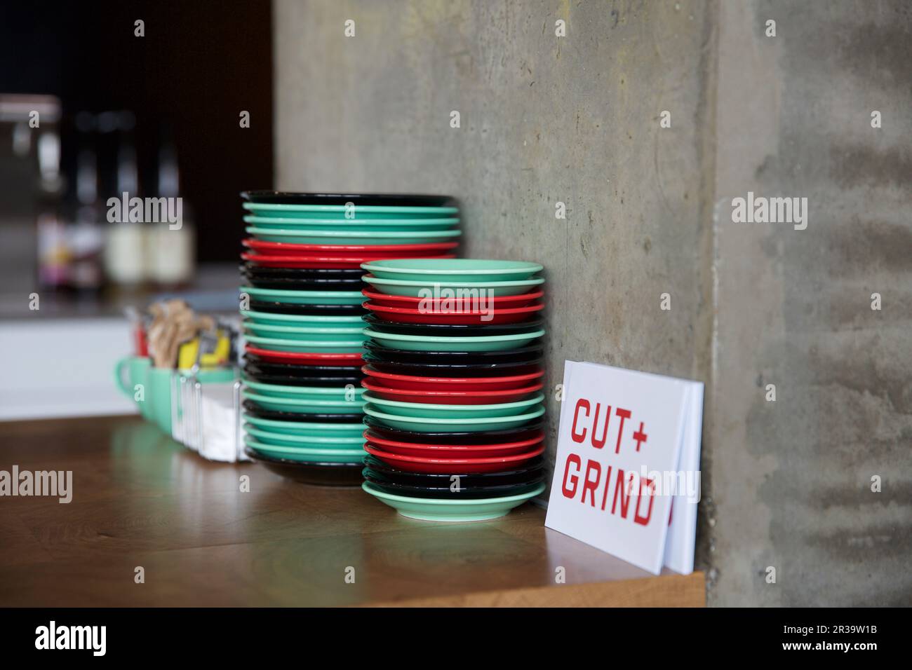 Piled plates hi-res stock photography and images - Alamy
