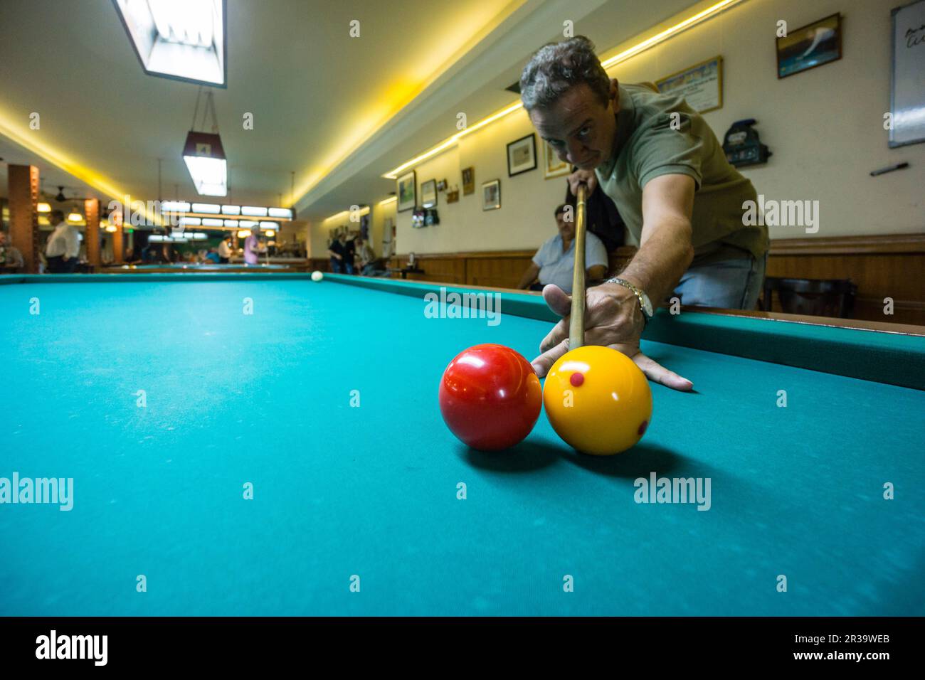 sala y mesa de billar, Los 36 Billares, bar tradicional inaugurado en ...