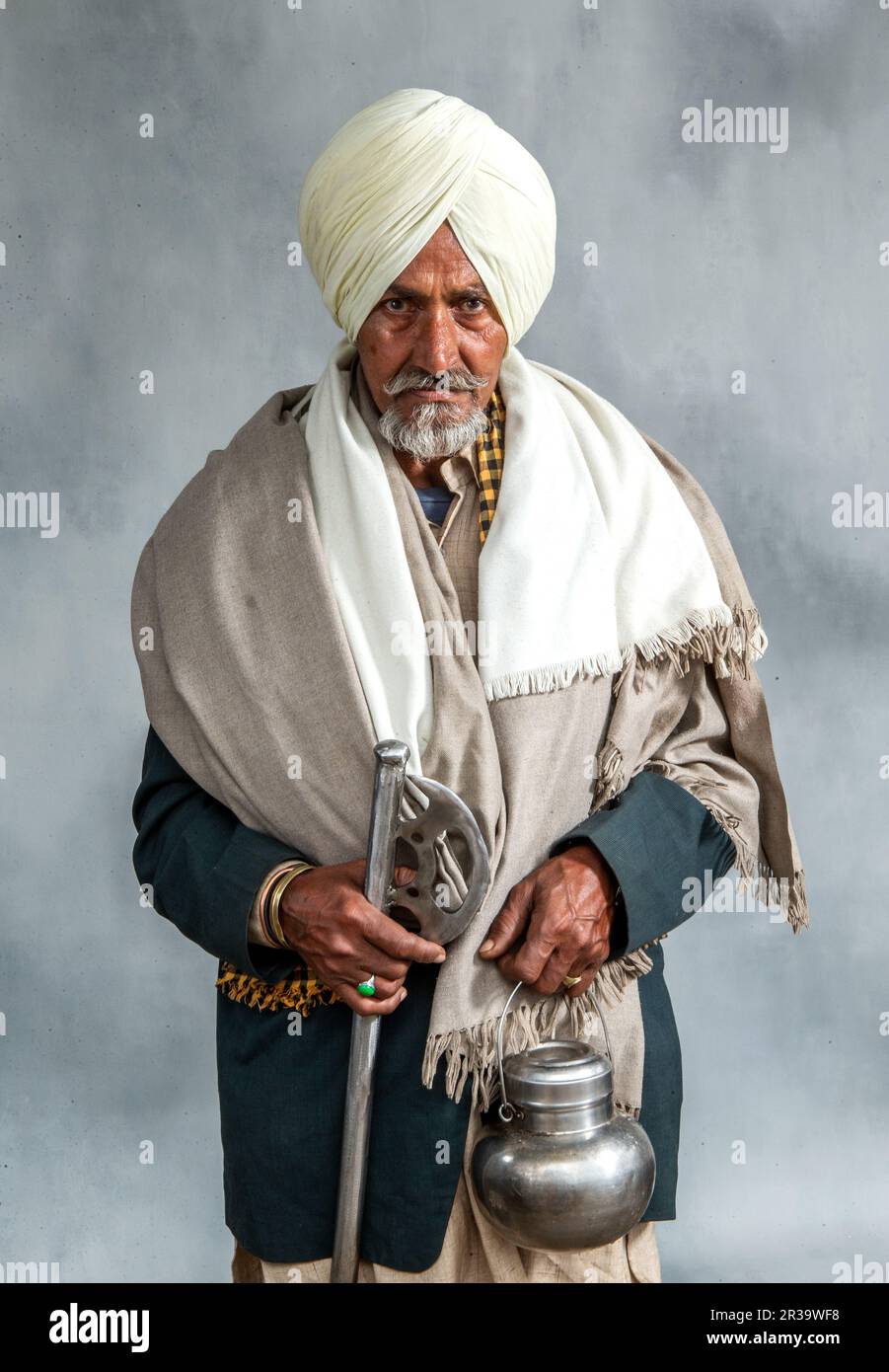 Elderly sikh hi-res stock photography and images - Alamy