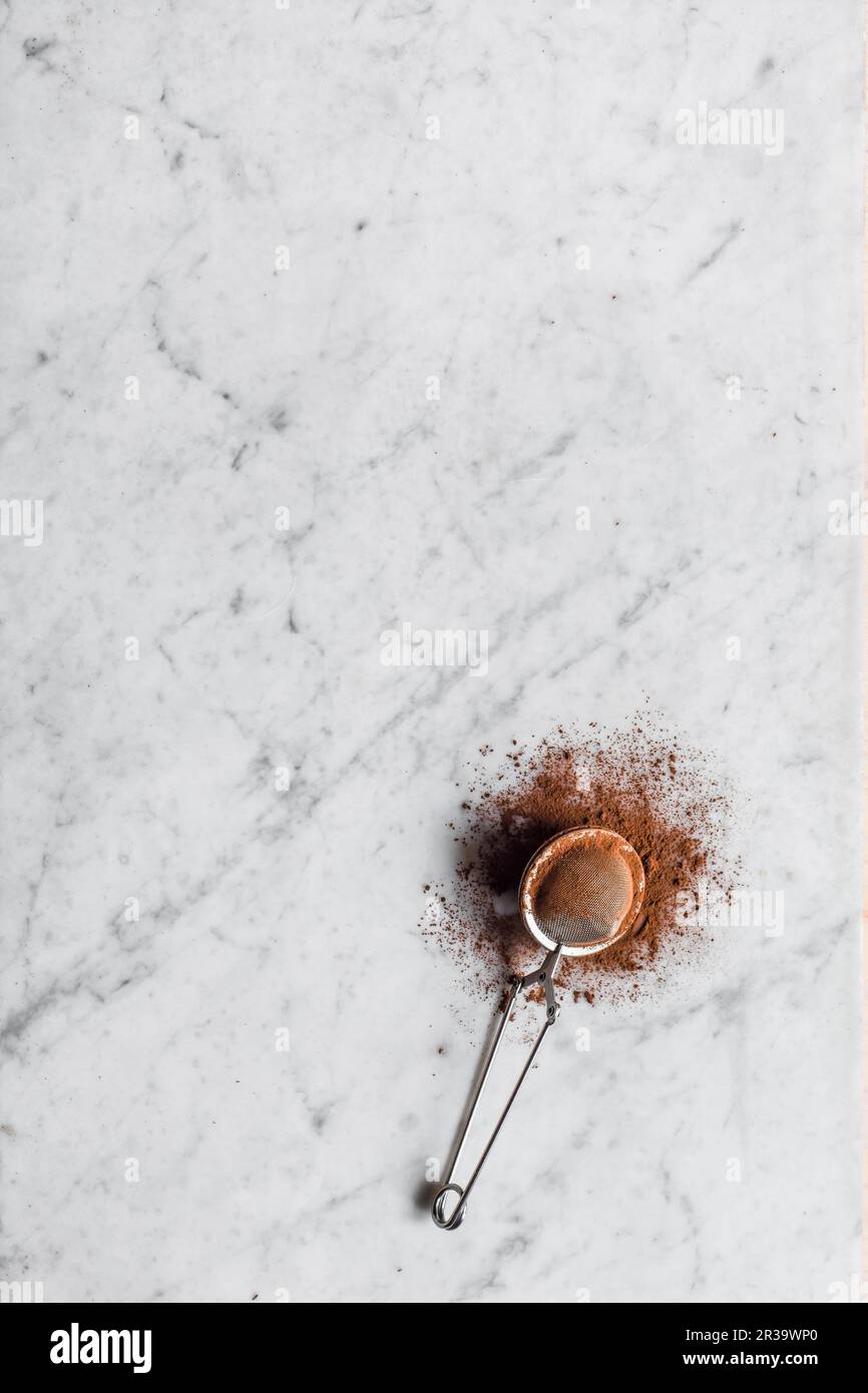 Cocoa powder in a tea infuser Stock Photo - Alamy