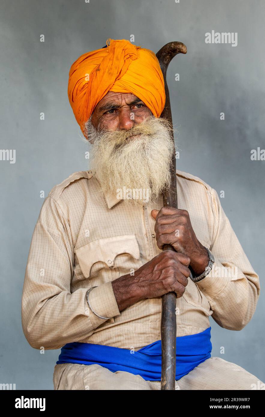 Sikh in traditional clothes hi-res stock photography and images - Alamy