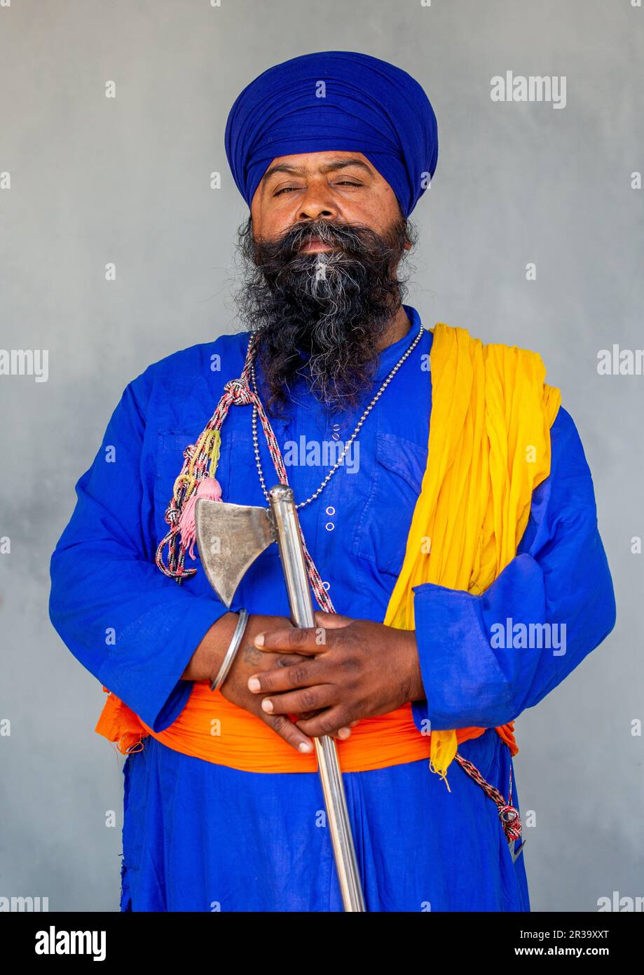 Portrait of a Sikh warrior in traditional dress with weapons Stock ...
