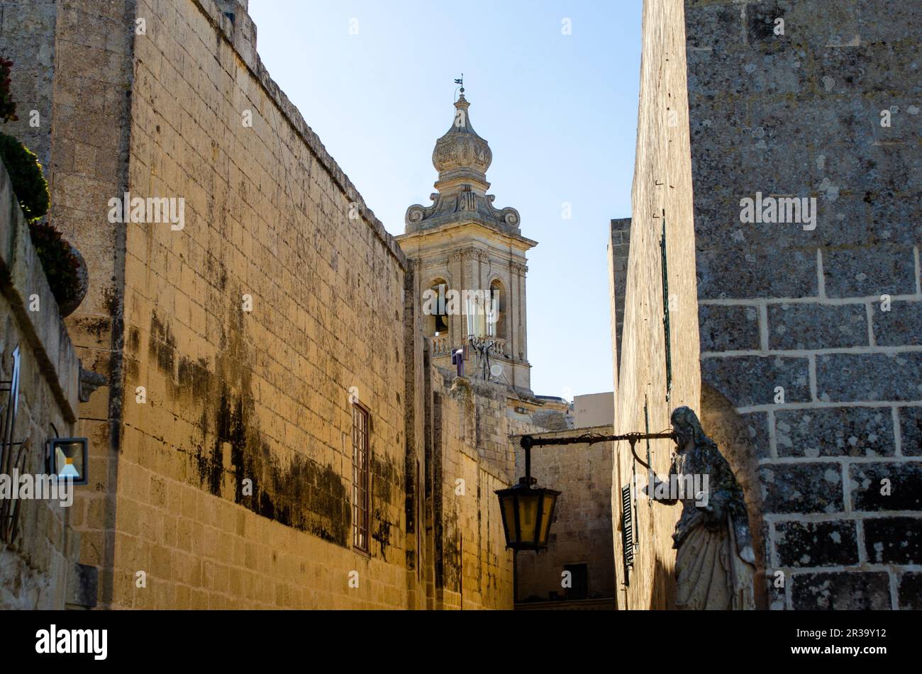 Cathedral street view hi-res stock photography and images - Alamy