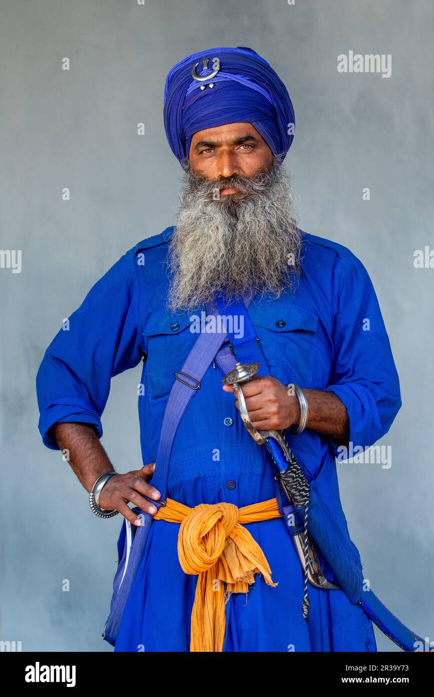 Portrait of a Sikh warrior in traditional dress with weapons Stock ...