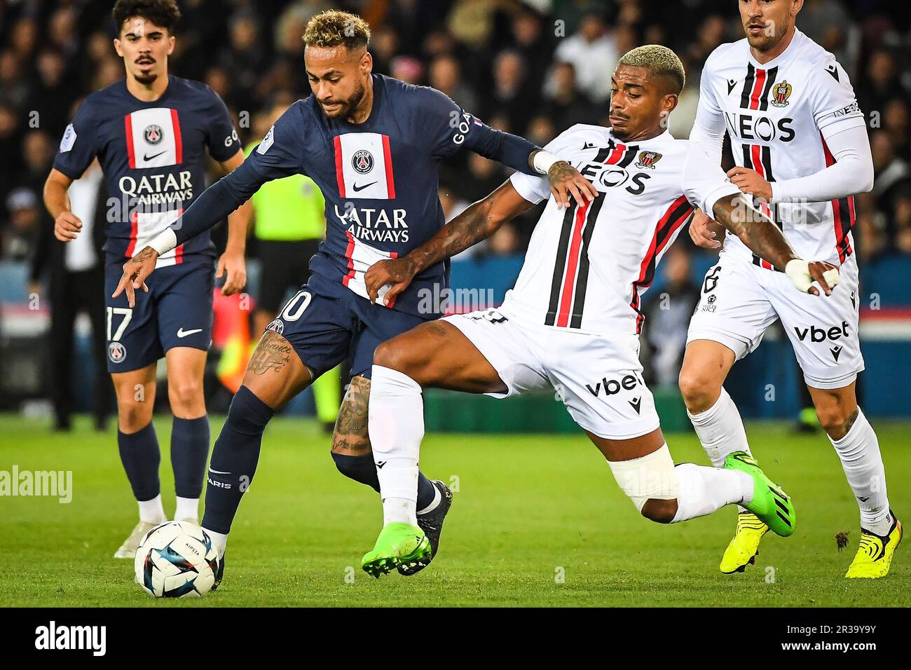 NEYMAR JR of PSG and Mario LEMINA of Nice during the French championship Ligue 1 football match ...