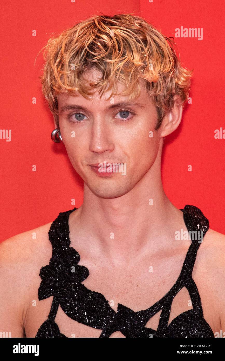 Troy Sivan poses for photographers upon arrival at 'The Idol' after ...