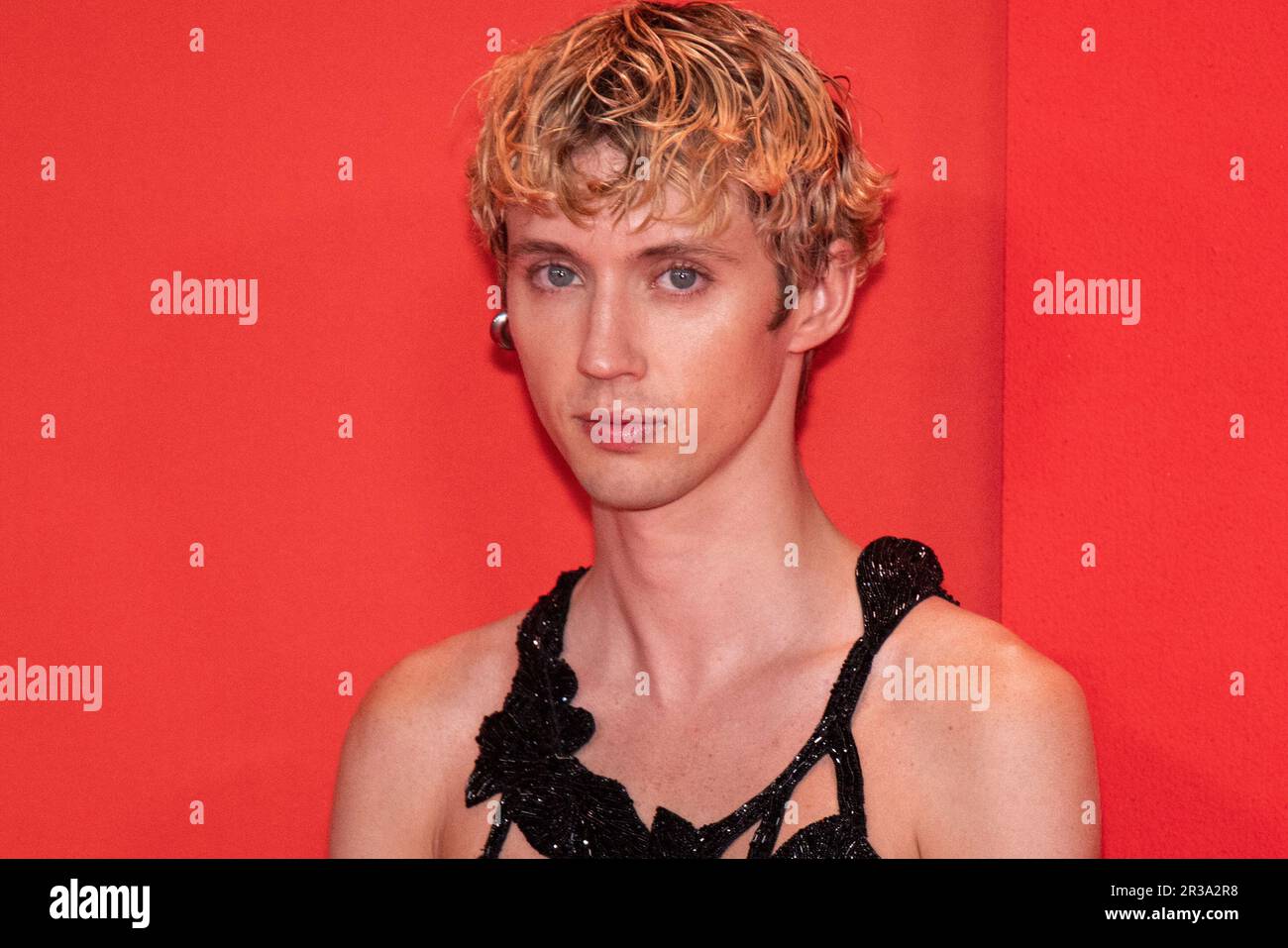Troy Sivan poses for photographers upon arrival at 'The Idol' after ...