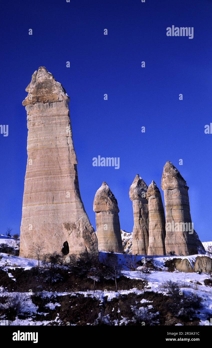 Chimeneas de hada.trekking en el valle Bagil Dere.Capadocia.Anatolia ...