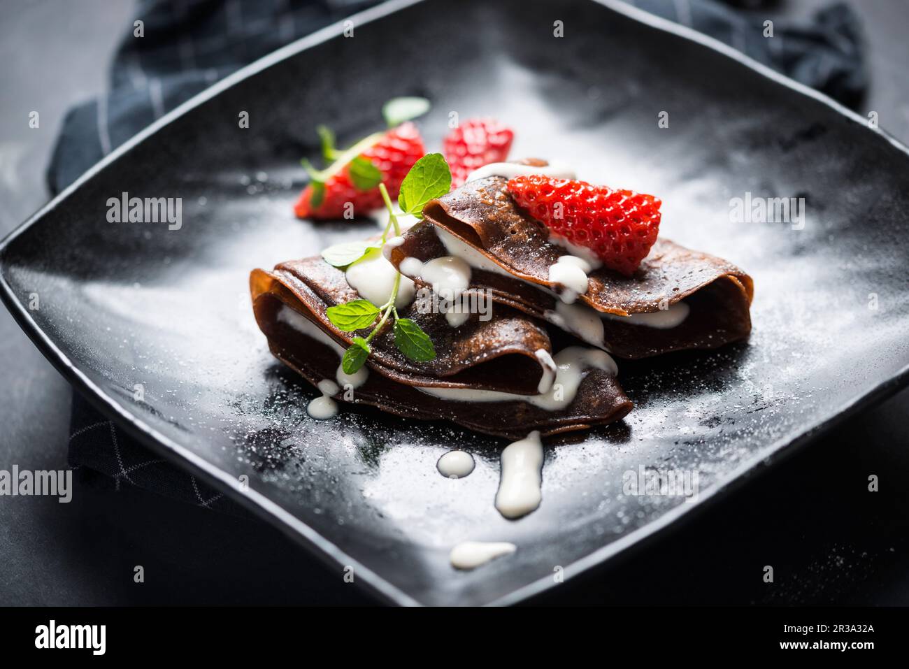 Crepes dark chocolate sauce hi-res stock photography and images - Alamy