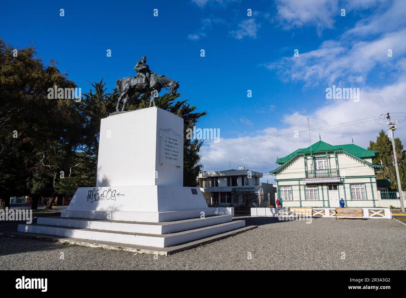 escultura de Manuel Bulnes, Punta Arenas -Sandy Point-, Patagonia ...