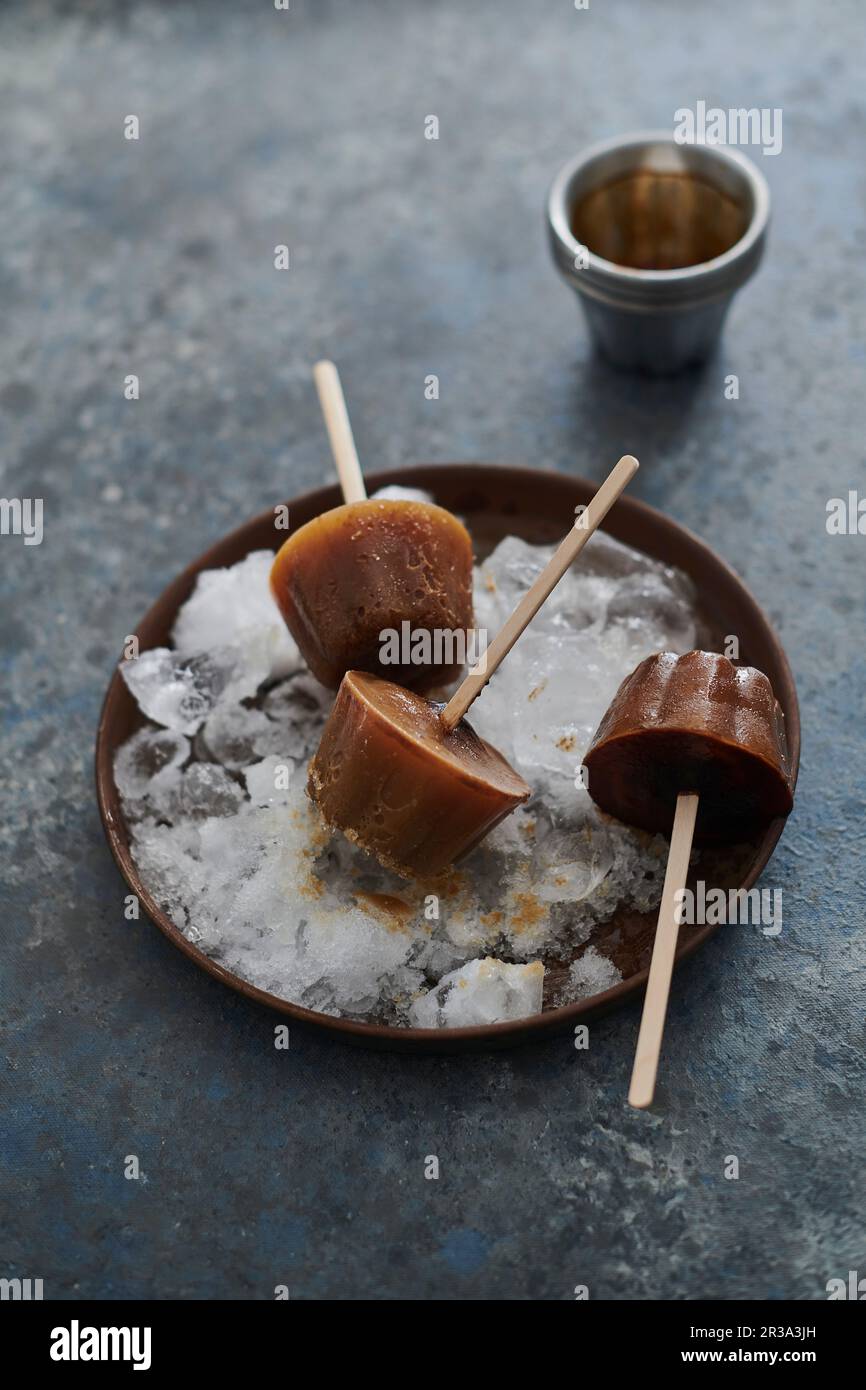 Crushed chocolate on dish hi-res stock photography and images - Alamy