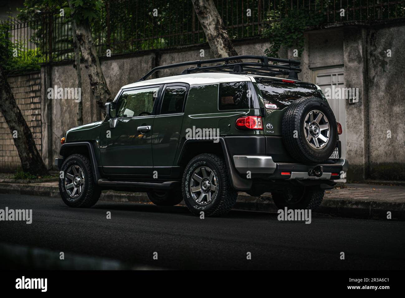 rear three-quarter shot of a green toyota FJ cruiser Stock Photo - Alamy