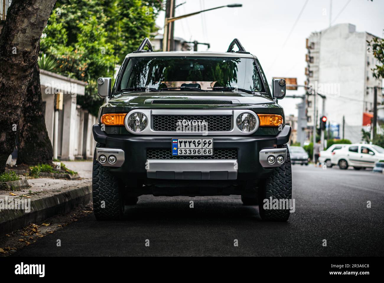 front profile of a green toyota FJ cruiser Stock Photo - Alamy