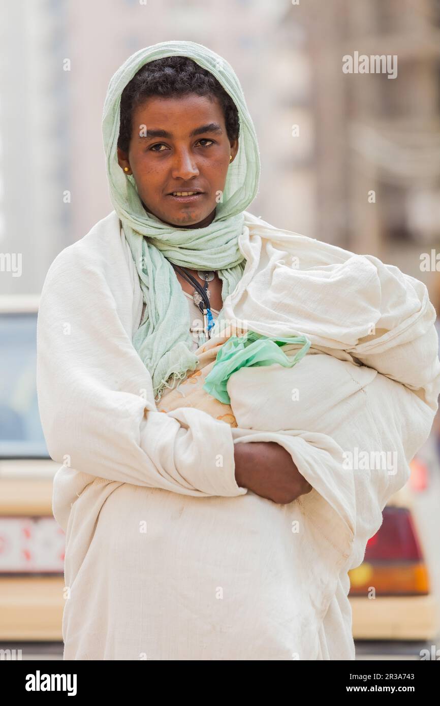 Woman baby urban poverty hi-res stock photography and images - Alamy