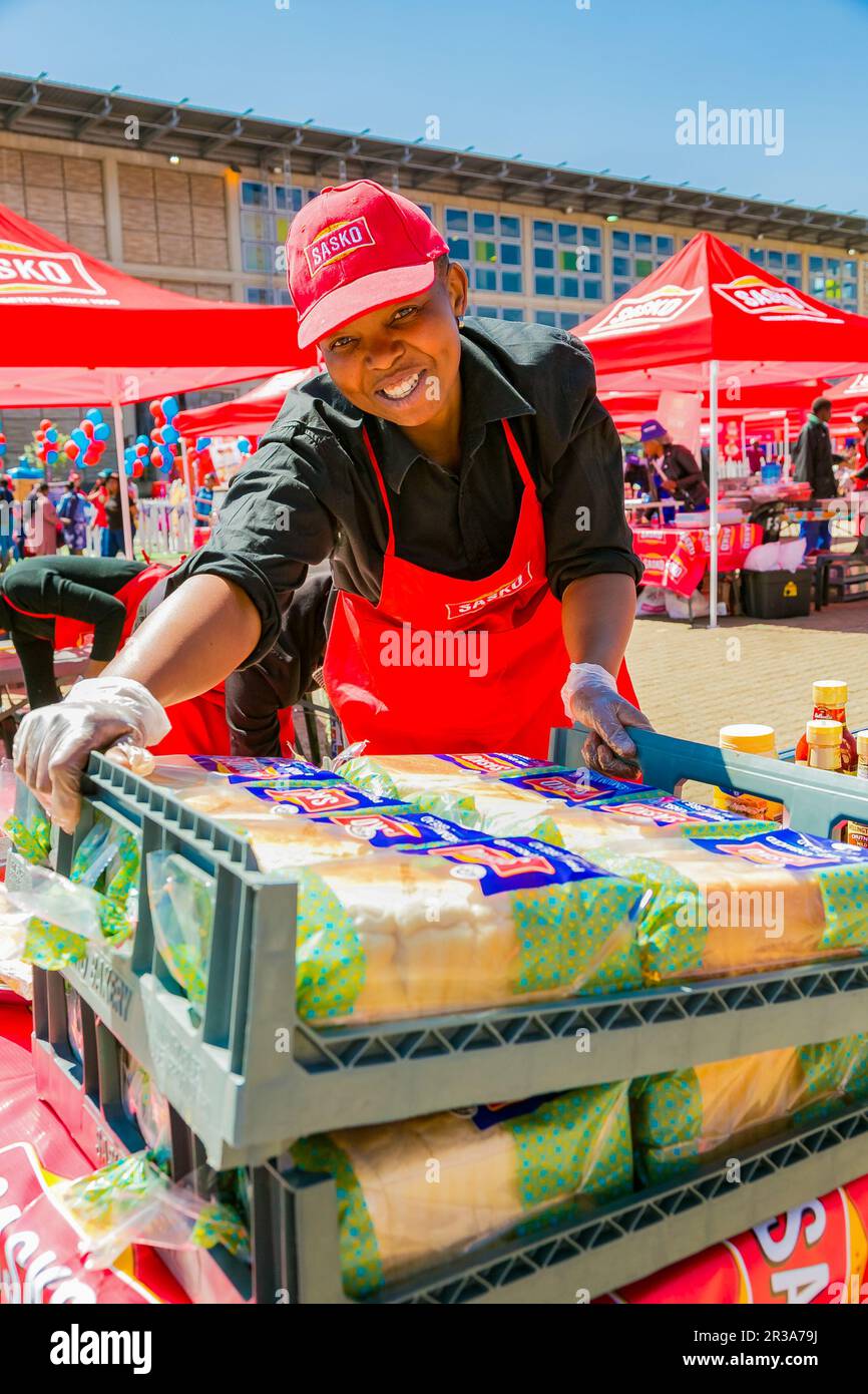 African food serving street hi-res stock photography and images - Alamy