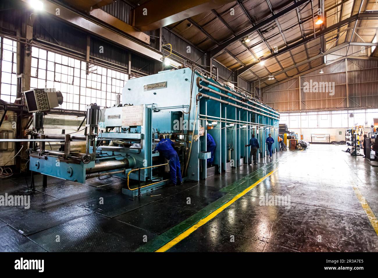 Factory conveyor belt hi-res stock photography and images - Alamy