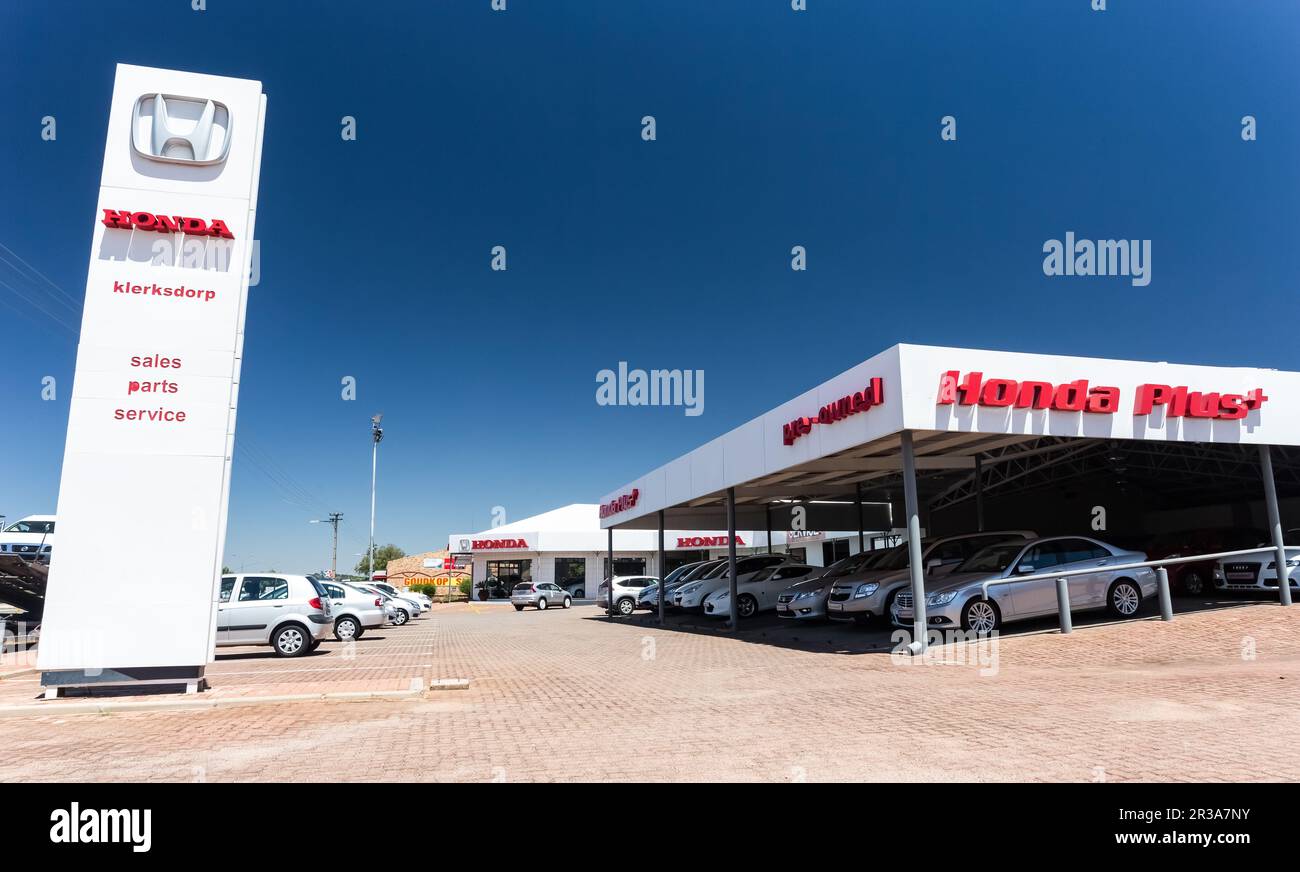 Honda motor dealer sign hi-res stock photography and images - Alamy