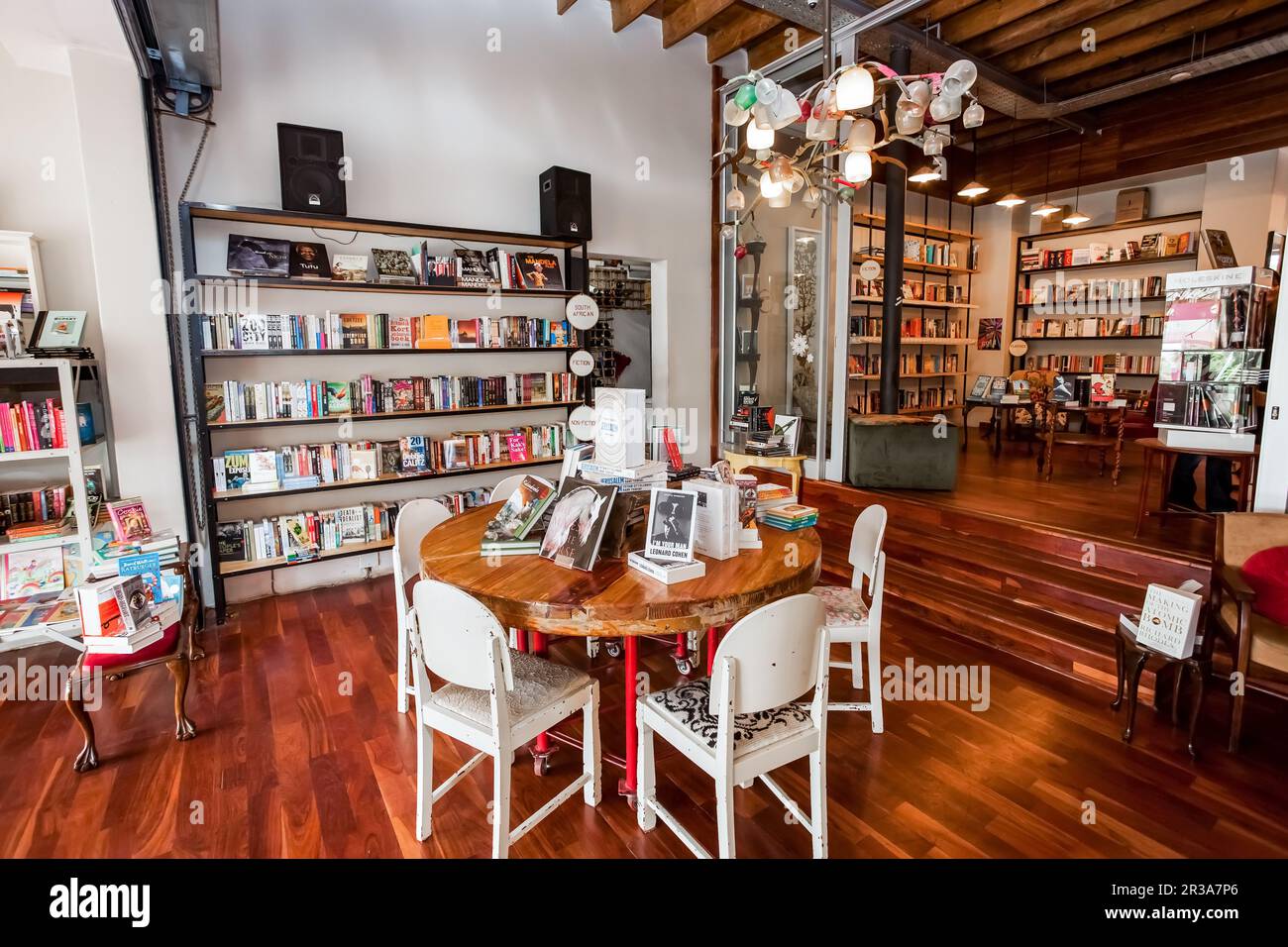 Retail store interior hi-res stock photography and images - Alamy