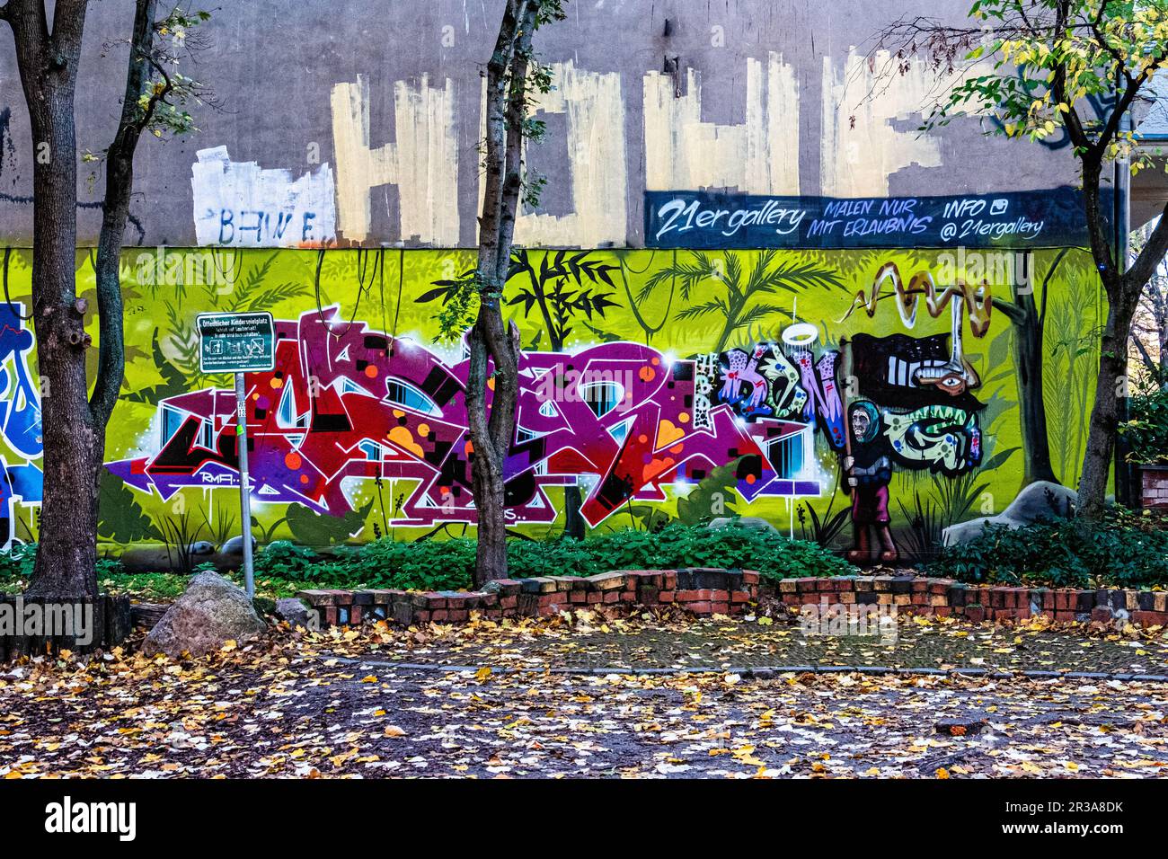 21er gallery street art in firewall of building hi-res stock ...