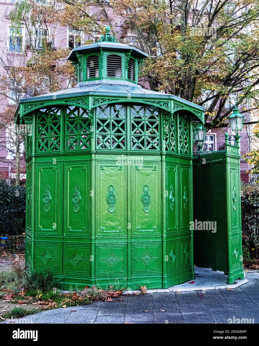 Café Achteck, Historic old urinal in Oldenburger Strasse, Moabit-Mitte ...