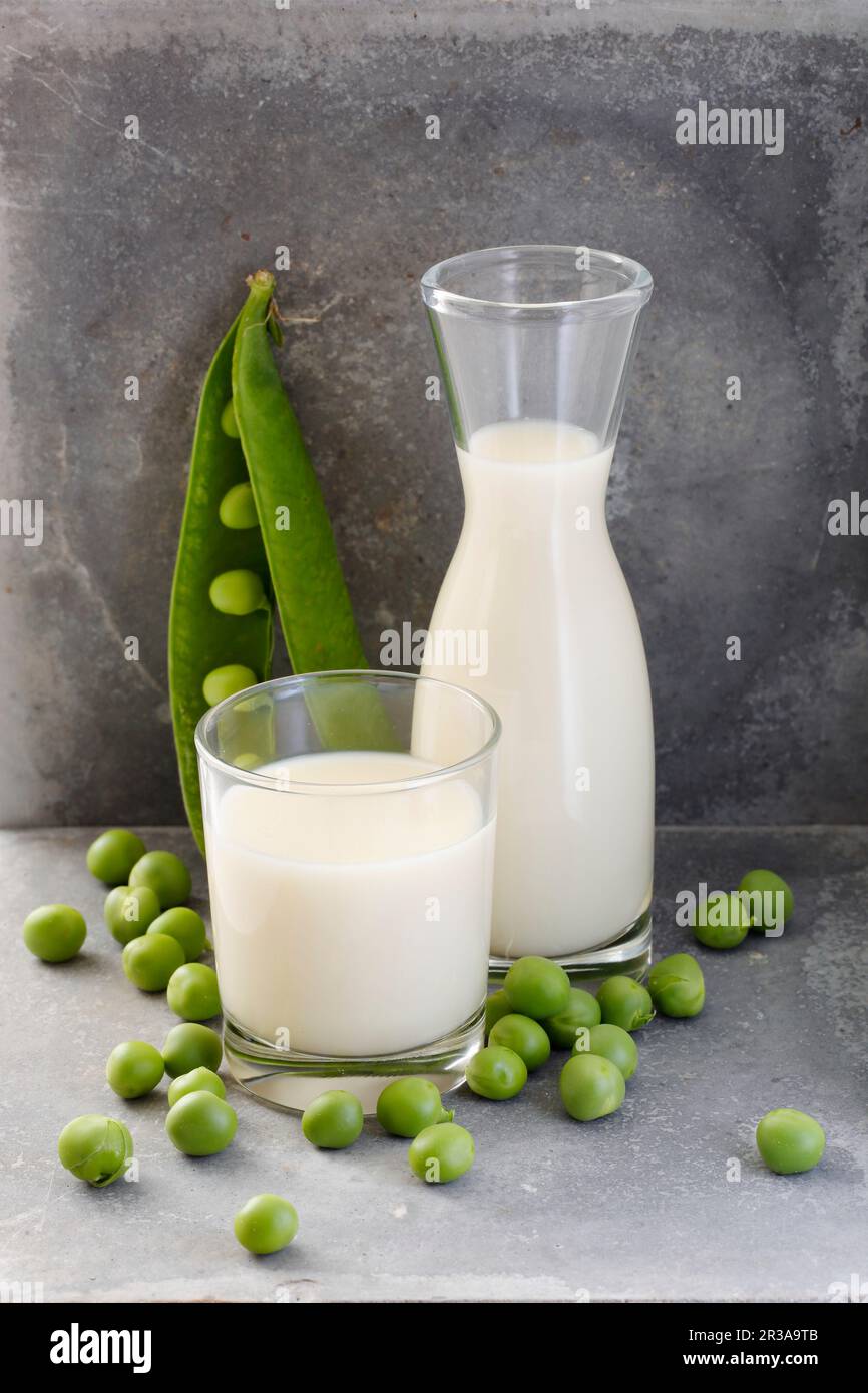 Pea drink and fresh peas Stock Photo - Alamy