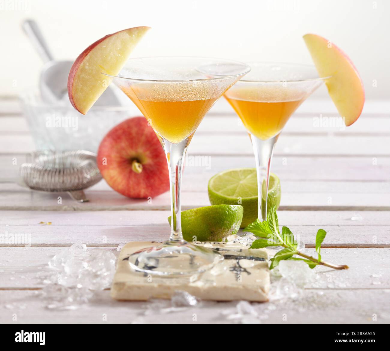 Rose do Brazil (cocktail with cachaca, honey, lime and apple juice ...