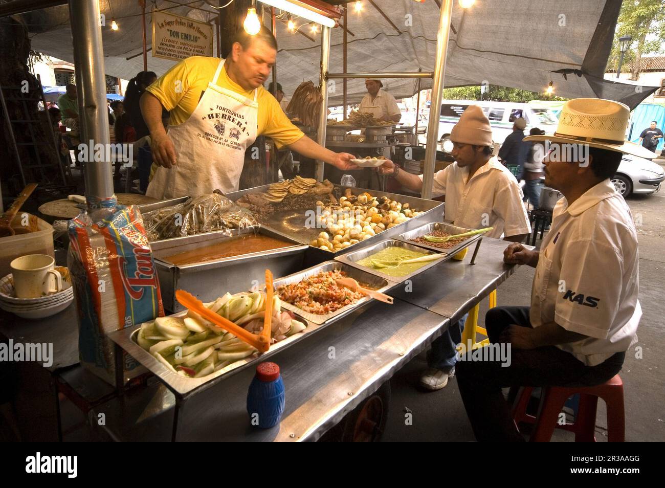 Puestos de comida puestos hi-res stock photography and images - Alamy