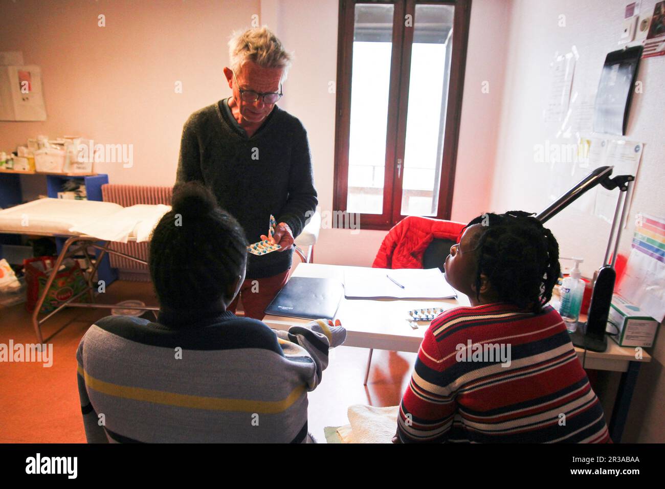 Underage girls hi-res stock photography and images - Alamy