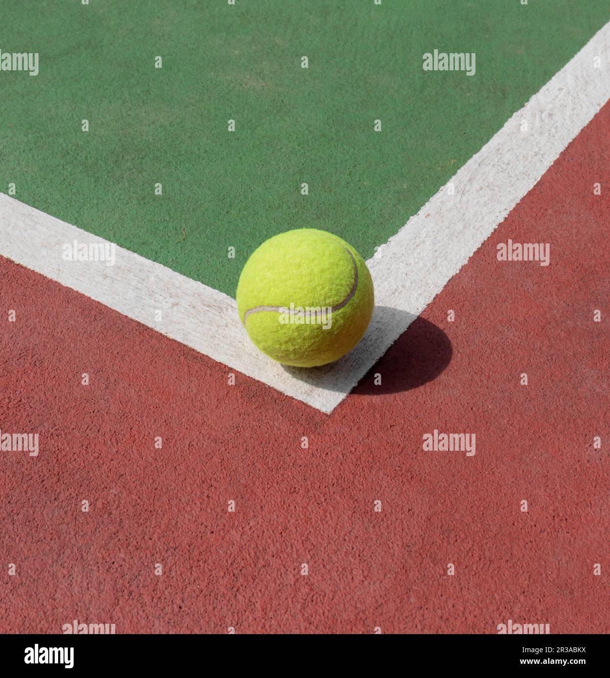 Small tennis court hi-res stock photography and images - Alamy